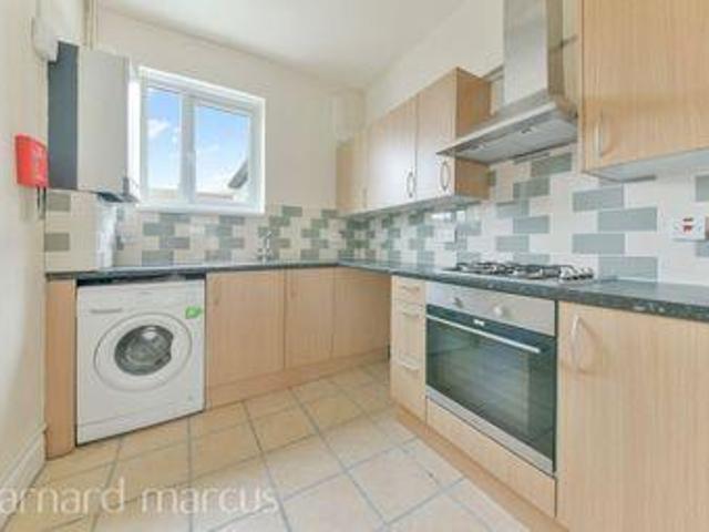2 Bedrooms Flat for rent in Bell Green Lane, London SE26