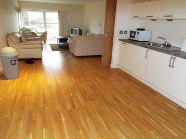 2 Bedrooms Flat for rent in Bell Street, Glasgow G4
