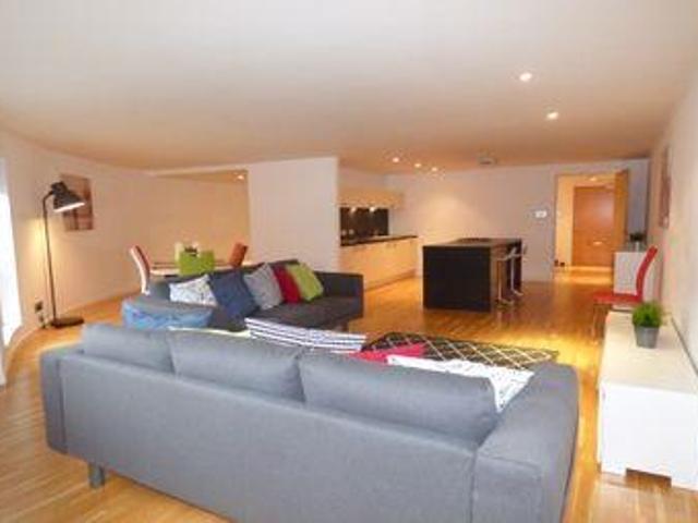 2 Bedrooms Flat for rent in Bell Street, Glasgow G4