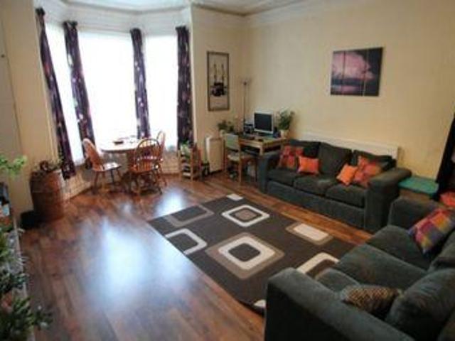 2 Bedrooms Flat for rent in Belle Vue Road, Leeds LS3