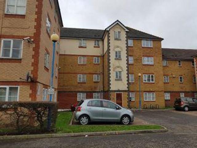 2 Bedrooms Flat for rent in Bellingham Court, Barking IG11