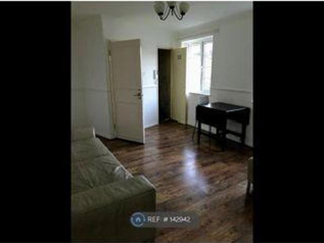 2 Bedrooms Flat for rent in Bells Hill, Barnet EN5