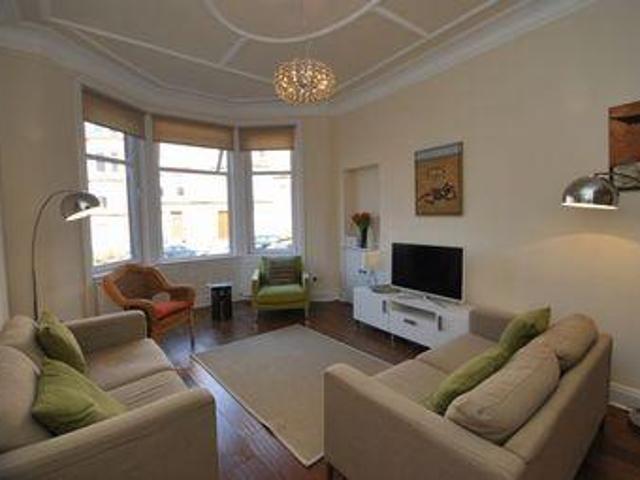 2 Bedrooms Flat for rent in Bellwood Street, Shawlands, Glasgow, Lanarkshire G41