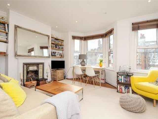 2 Bedrooms Flat for rent in Bendemeer Road, London SW15