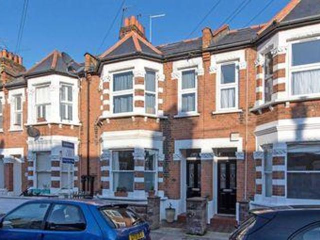 2 Bedrooms Flat for rent in Bendemeer Road, Putney SW15