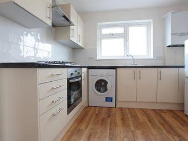 2 Bedrooms Flat for rent in Bennington Road, London N17
