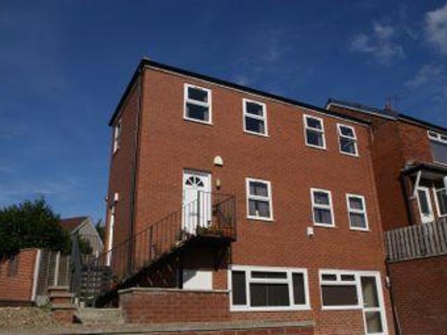 2 Bedrooms Flat for rent in Bentley Parade, Meanwood, Leeds LS6