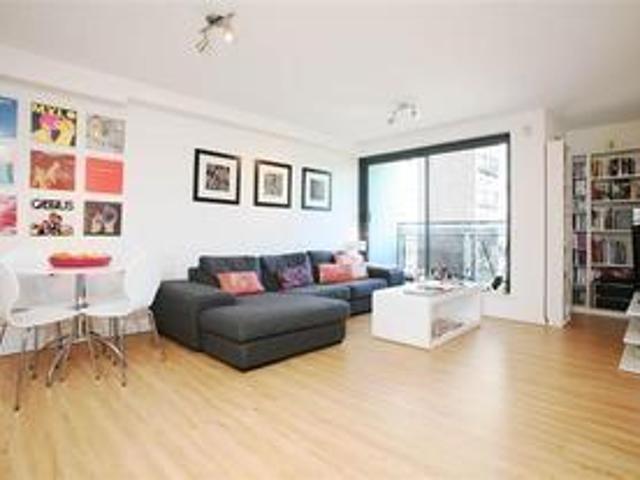 2 Bedrooms Flat for rent in Berber Parade, London SE18