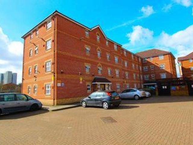 2 Bedrooms Flat for rent in Berbers Court, Ilford IG1