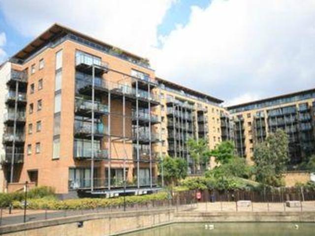 2 Bedrooms Flat for rent in Berglen Court, Branch Road E14