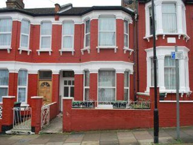 2 Bedrooms Flat for rent in Beresford Road, Harrin, London N8