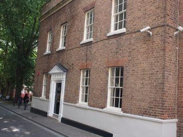 2 Bedrooms Flat for rent in Berkeley Street, Gloucester GL1