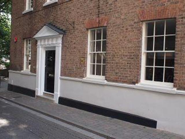 2 Bedrooms Flat for rent in Berkeley Street, Gloucester GL1