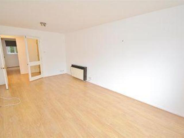 2 Bedrooms Flat for rent in Bernards Close, Ilford IG6