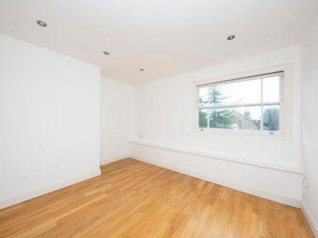 2 Bedrooms Flat for rent in Berrylands Road, Berrylands, Surbiton KT5