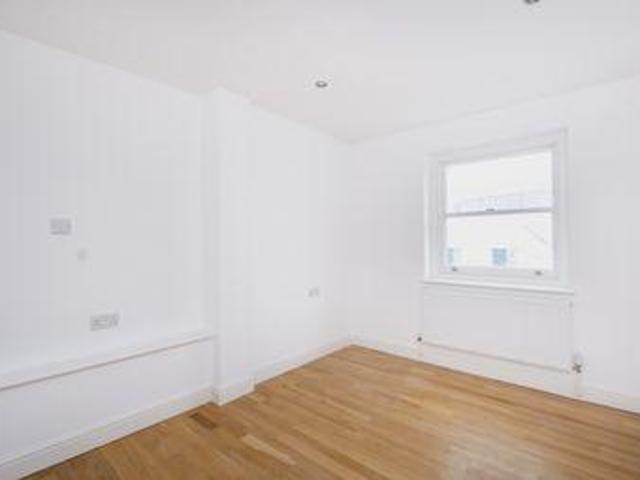 2 Bedrooms Flat for rent in Berrylands Road, Berrylands, Surbiton KT5