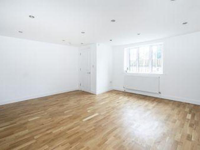 2 Bedrooms Flat for rent in Berrylands Road, Berrylands, Surbiton KT5