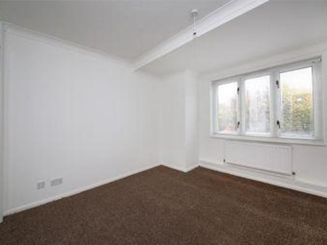 2 Bedrooms Flat for rent in Berthon Street, London SE8