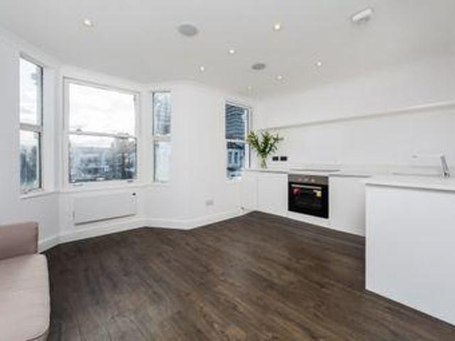2 Bedrooms Flat for rent in Beryl Road, Fulham W6