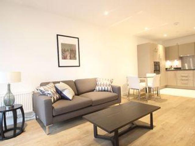 2 Bedrooms Flat for rent in Bessemer Place, London SE10