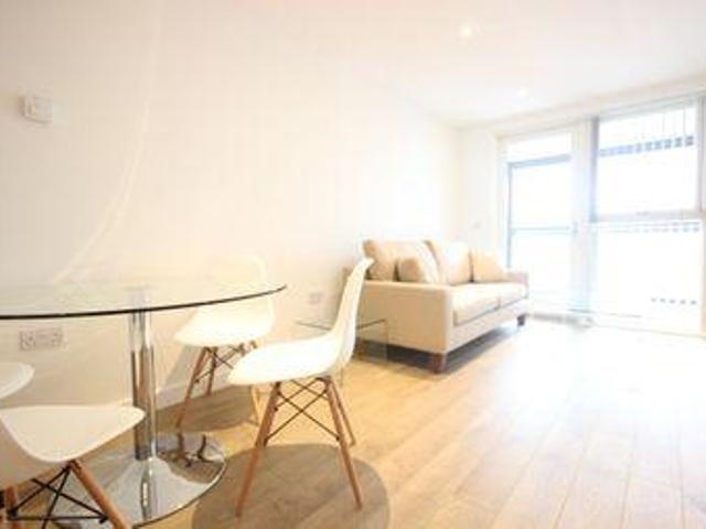 2 Bedrooms Flat for rent in Bessemer Place, London SE10