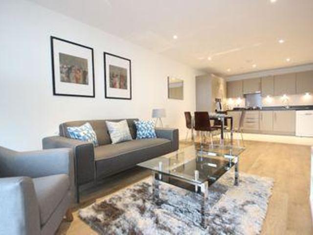 2 Bedrooms Flat for rent in Bessemer Place, London SE10