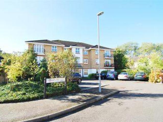 2 Bedrooms Flat for rent in Biggin Hill Close, Kingston Upon Thames KT2