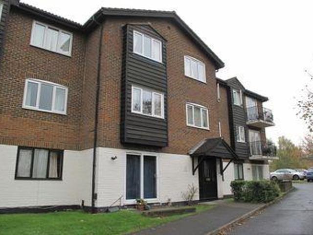 2 Bedrooms Flat for rent in Birchend Close, South Croydon CR2