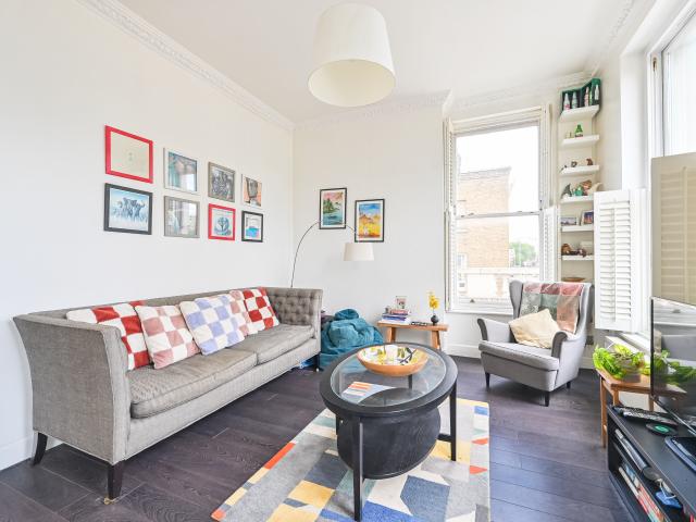 2 Bedrooms Flat for Rent in Birchfield Street | Foxtons