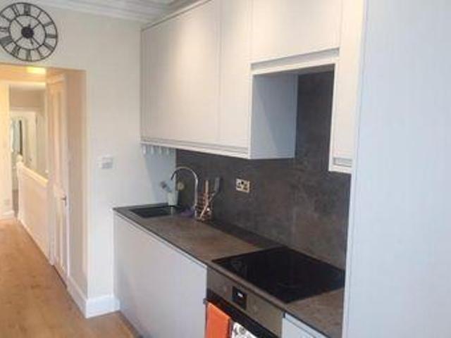 2 Bedrooms Flat for rent in Birkbeck Road, Enfield EN2