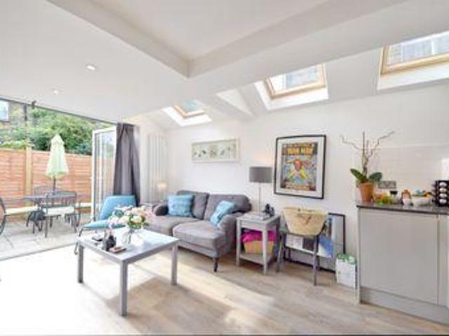 2 Bedrooms Flat for rent in Biscay Road, London W6