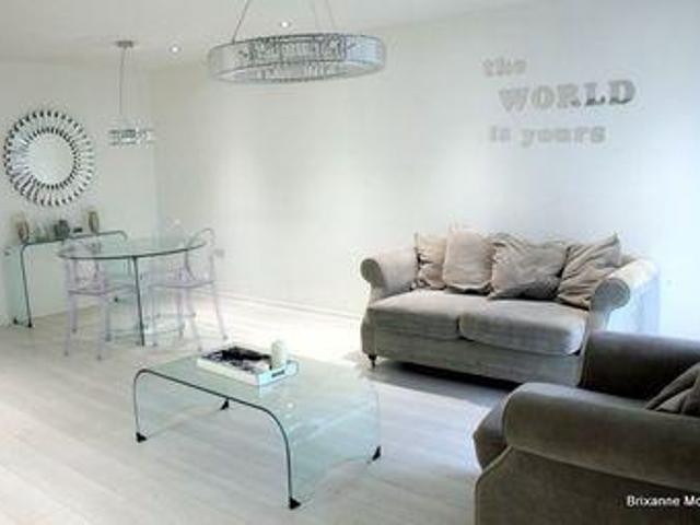 2 Bedrooms Flat for rent in Biscayne Avenue, Canary Wharf E14
