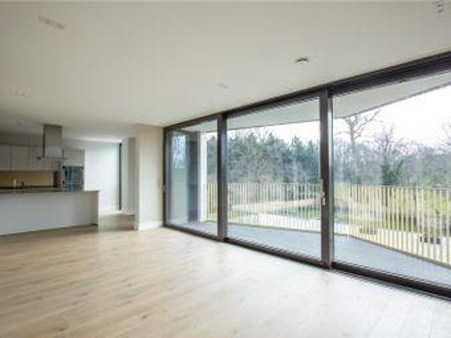 2 Bedrooms Flat for rent in Bishops Wood Court, 29 31 Aymer Road N2