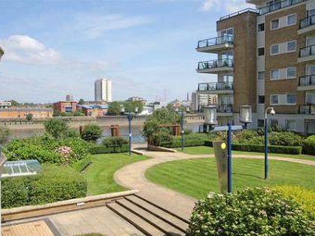 2 Bedrooms Flat for rent in Bluewater House, Riverside West, Smuggler Way, London SW18