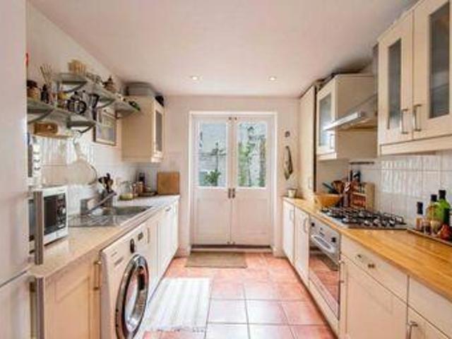 2 Bedrooms Flat for rent in Blundell Street, London N7
