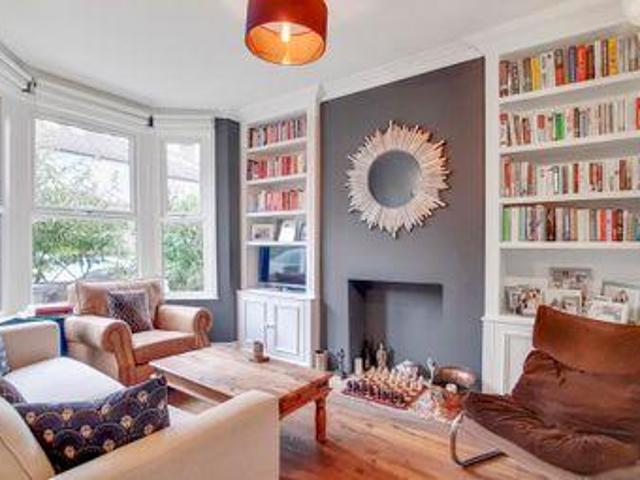 2 Bedrooms Flat for rent in Blythe Hill Lane, London SE6