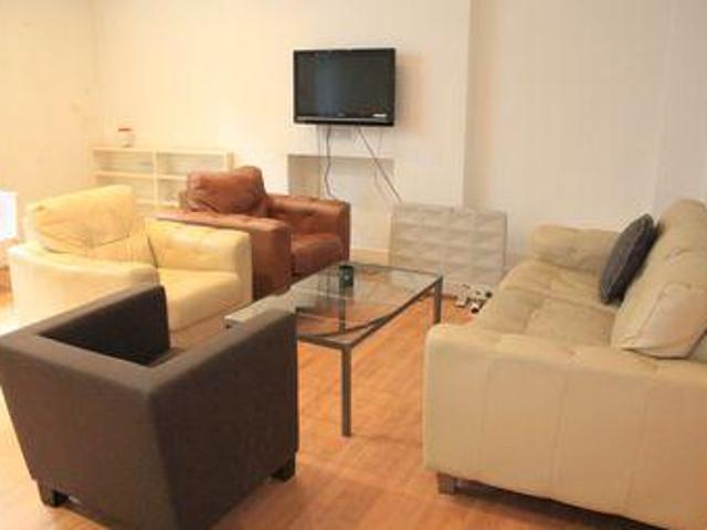 2 Bedrooms Flat for rent in Blythe Road, London W14