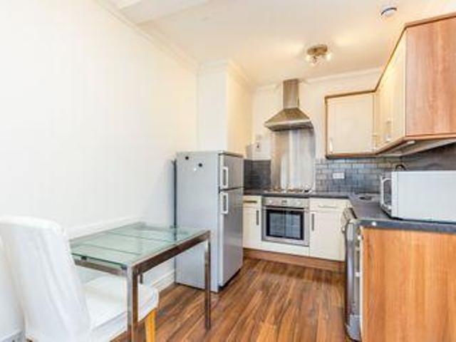 2 Bedrooms Flat for rent in Blythe Road, London W14