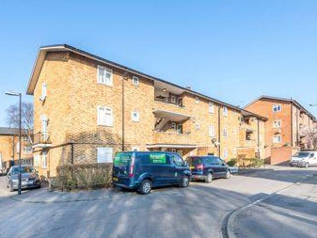2 Bedrooms Flat for rent in Blackthorn Court, Leigham Court Road, London SW16
