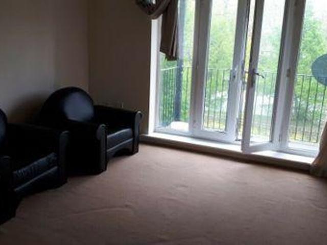 2 Bedrooms Flat for rent in Blackthorn Road, Ilford IG1