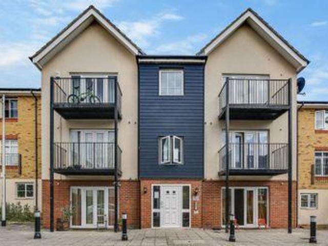 2 Bedrooms Flat for rent in Blackthorn Road, Ilford IG1