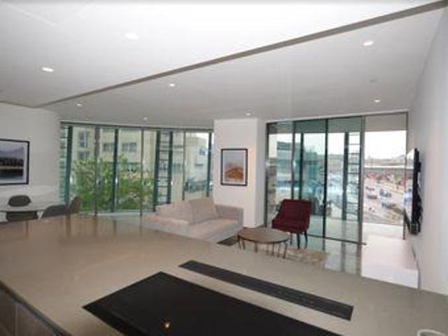 2 Bedrooms Flat for rent in Blackfriars Road, London SE1
