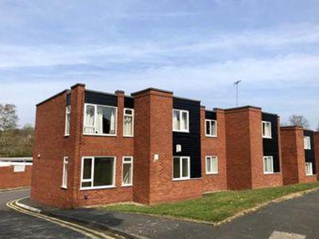 2 Bedrooms Flat for rent in Blackmoor Court, Alwoodley, Leeds LS17