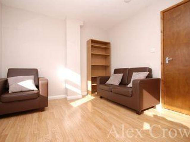 2 Bedrooms Flat for rent in Blackstock Road, London N4