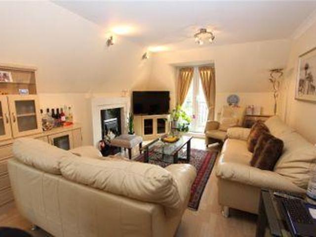 2 Bedrooms Flat for rent in Blagdens Lane, Southgate, London N14