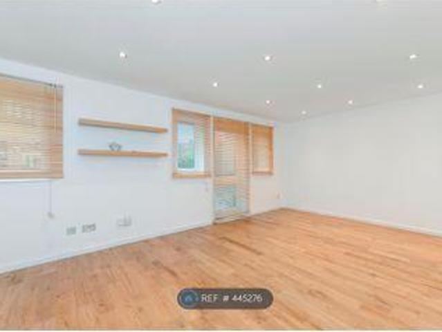2 Bedrooms Flat for rent in Blake Close, London W10