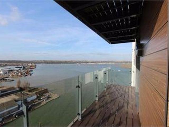 2 Bedrooms Flat for rent in Blake Avenue, Gillingham ME7