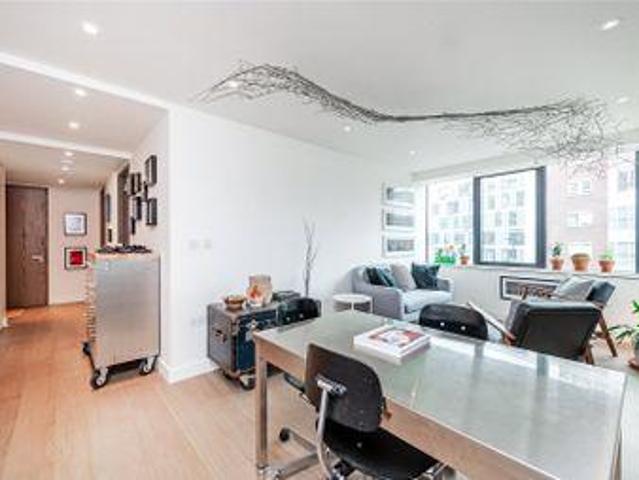 2 Bedrooms Flat for rent in Blake Tower, Fann Street, Barbican, London EC2Y