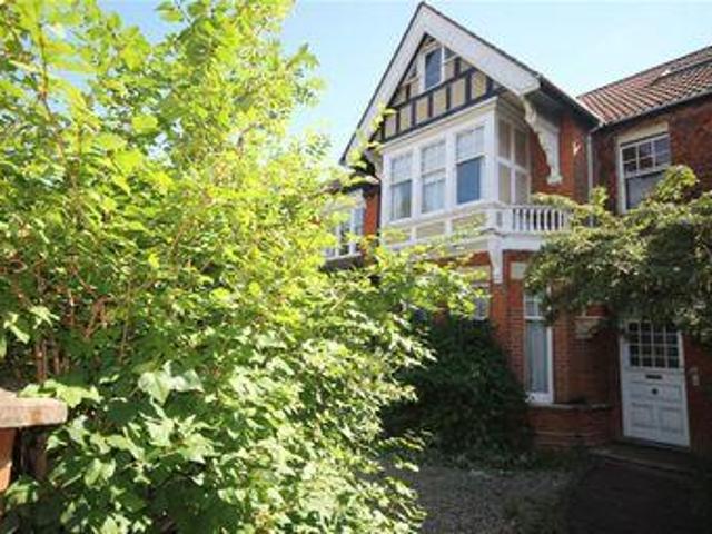 2 Bedrooms Flat for rent in Blakesley Avenue, Ealing W5