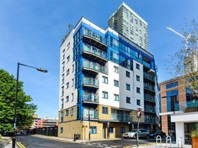 2 Bedrooms Flat for rent in Block Wharf, Cuba Street, Canary Wharf E14